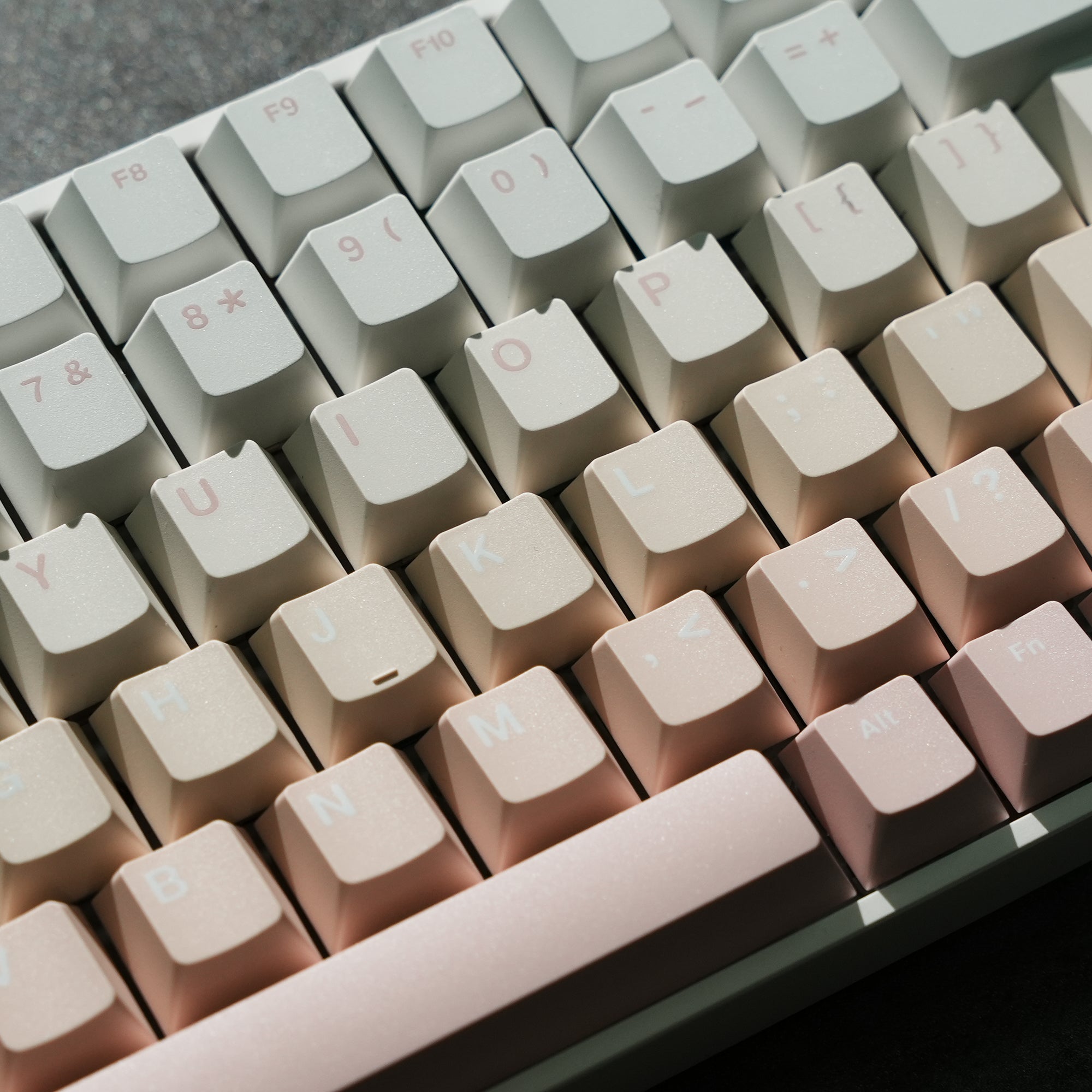 Gradient White Pink Keycaps Set ANSI & ISO Layout – KeyGeak