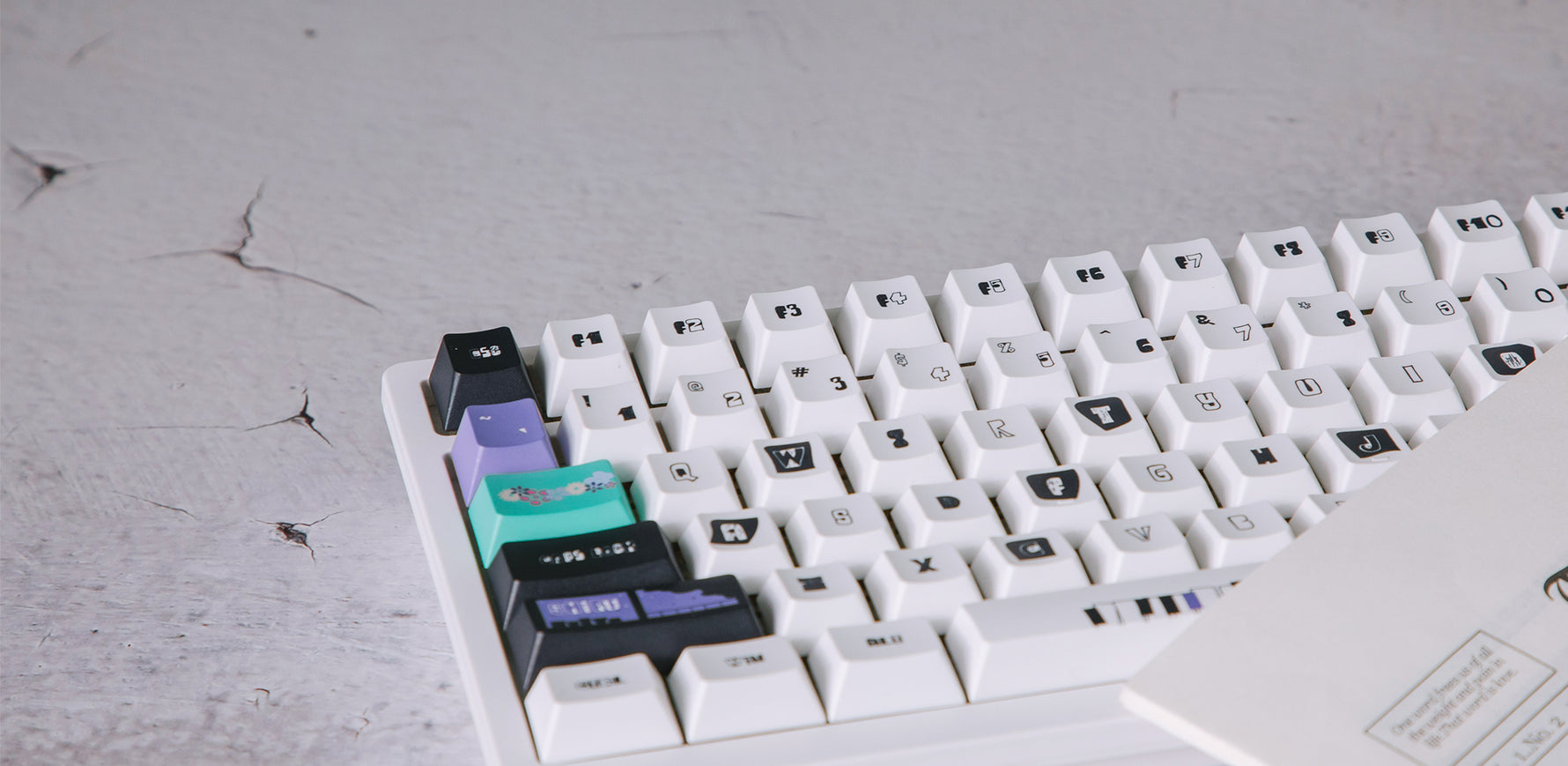 KeyGeak | Customize your own keyboard and keycaps.